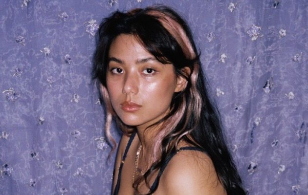 French-Korean artist spill tab lures us into a shadowy club on “Santé ...