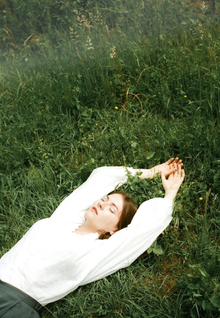 Josephine Odhil comes apart and immerses on “Sigh” – Beats Per Minute