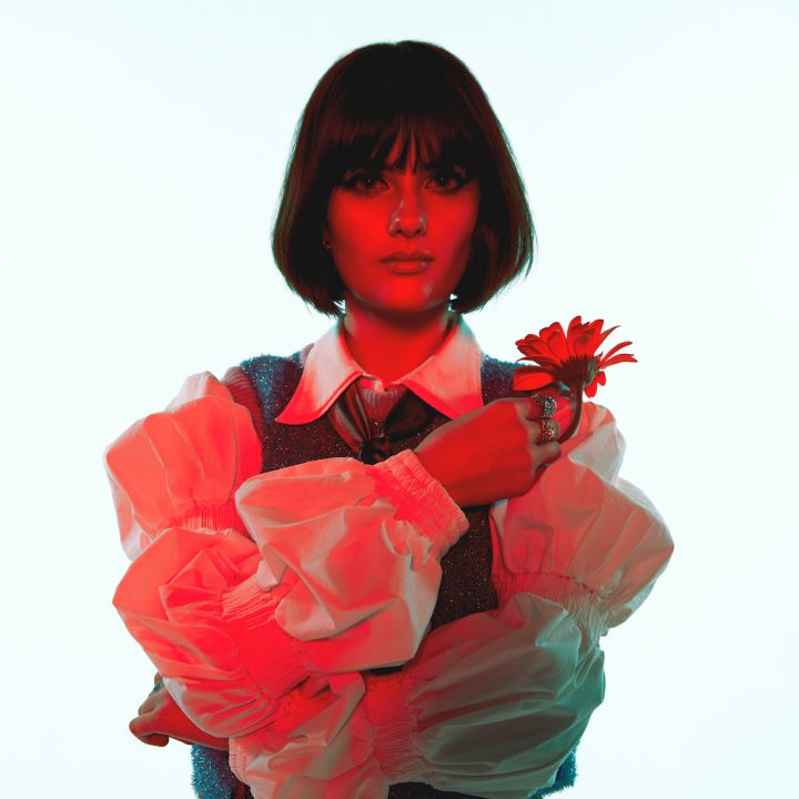 EMELINE cuts to the bone with the flashy “feelings” – Beats Per Minute