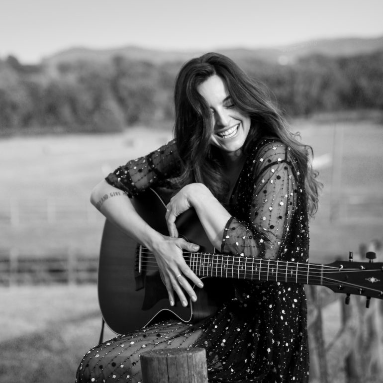 Jessie Goldsmith unveils the brilliant ballad “Mine” – Beats Per Minute