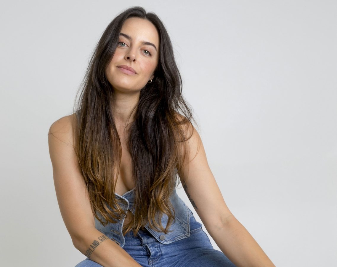 Jessie Goldsmith unveils the brilliant ballad “Mine” – Beats Per Minute