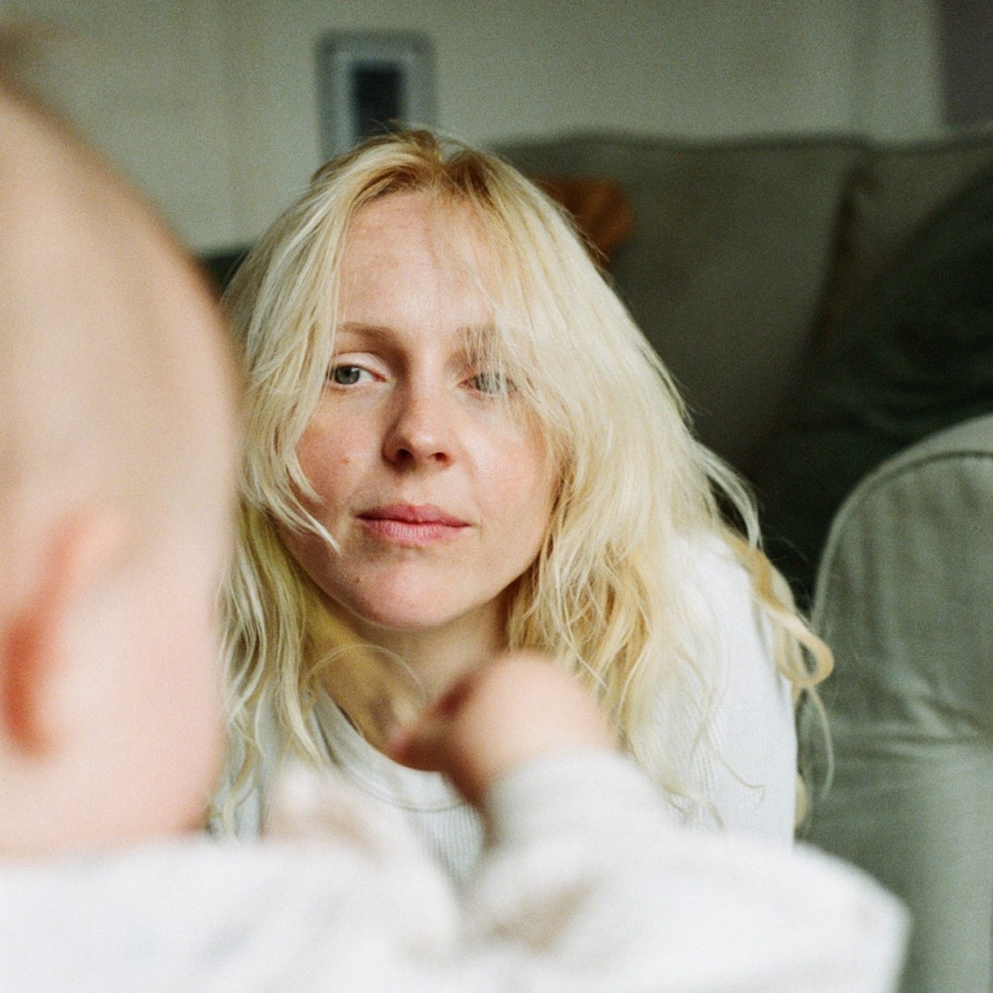 Laura Marling pays tribute to her newborn on “Child of Mine” – Beats ...